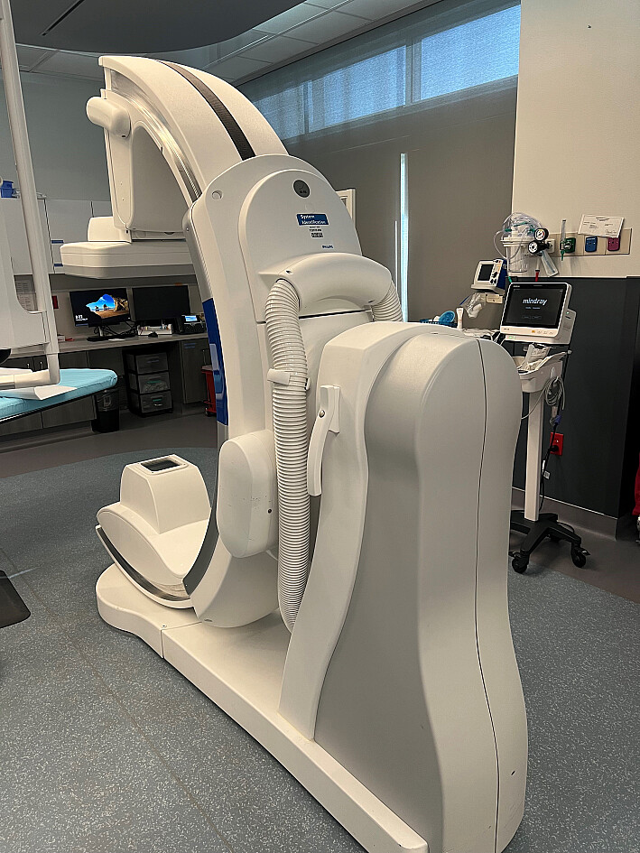 2022 Philips DS Azurion 7 M20 (F20) & 2022 Philips C-arm Zenition 70-FD ...