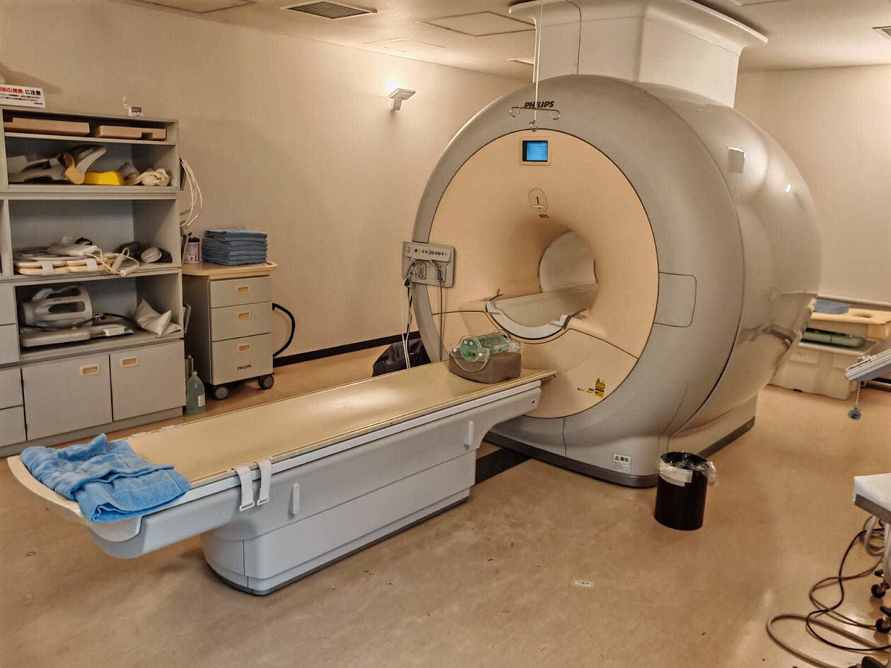 Philips Achieva 1.5T 32 Channels MRI